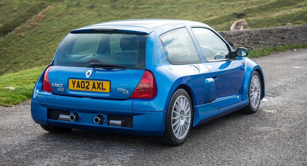 Auction Highlight: 2002 Renault Clio V6 Phase 1