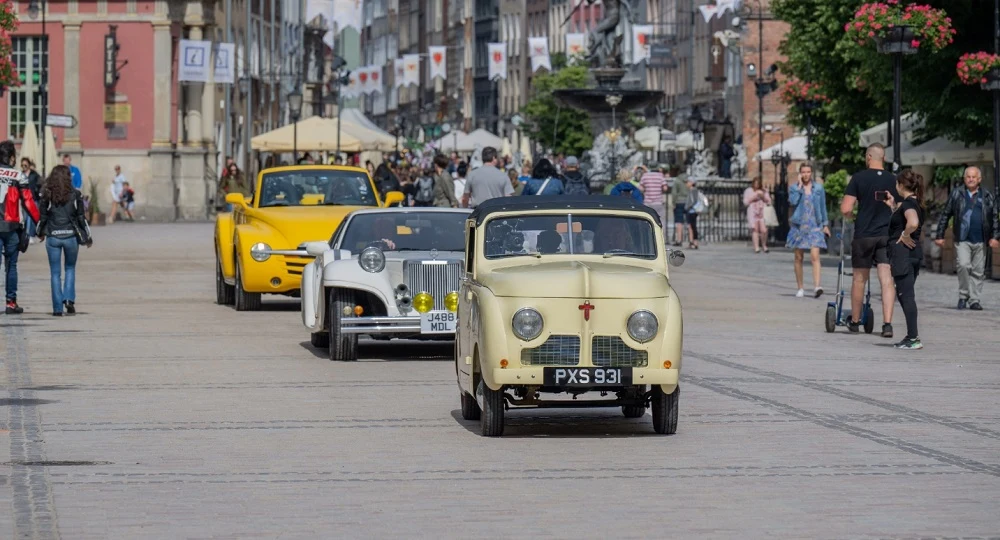 Rare Auction-Bought Crosley Convertible Stars In The Grand Tour
