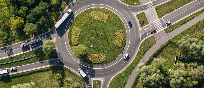How to use a roundabout correctly for all drivers.