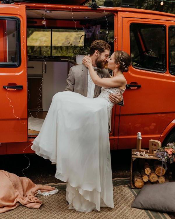 Van-Wedding Fairy Tale - the.redcamper | Vanlife Germany