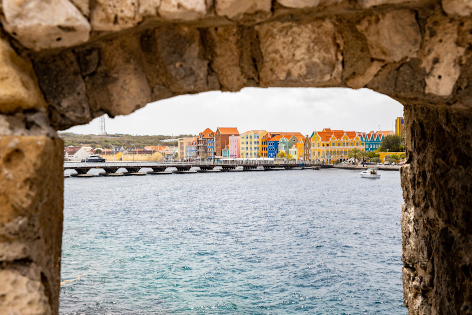 How to get to Curacao?