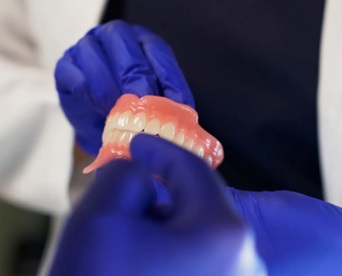 Denture stomatitis: causes, treatment and prevention | Aspen Dental