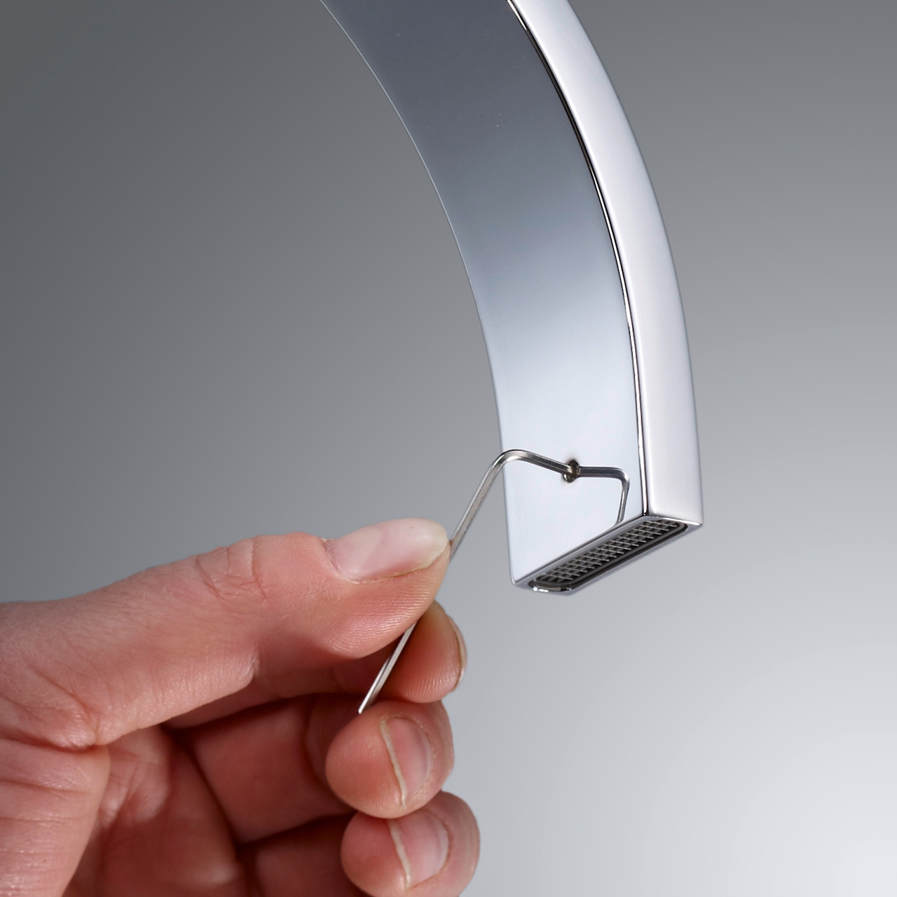 Replacing a faucet aerator