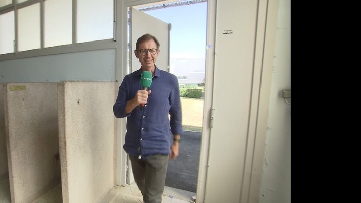 Matt Rendell stops by at the Roubaix Velodrome's legendary locker room ...