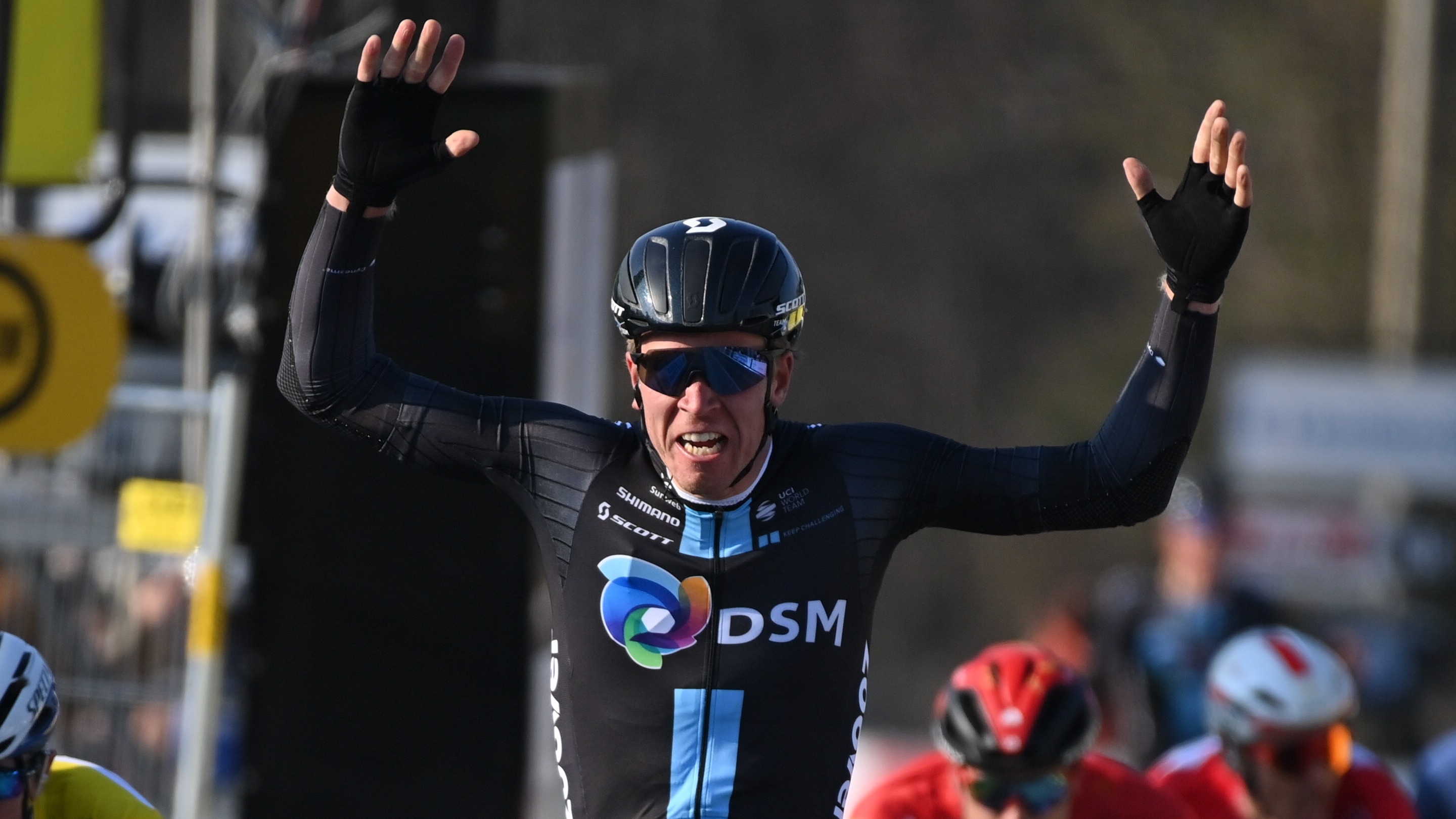 Sam Bennett fifth as Cees Bol wins second stage of Paris-Nice | ITV Cycling