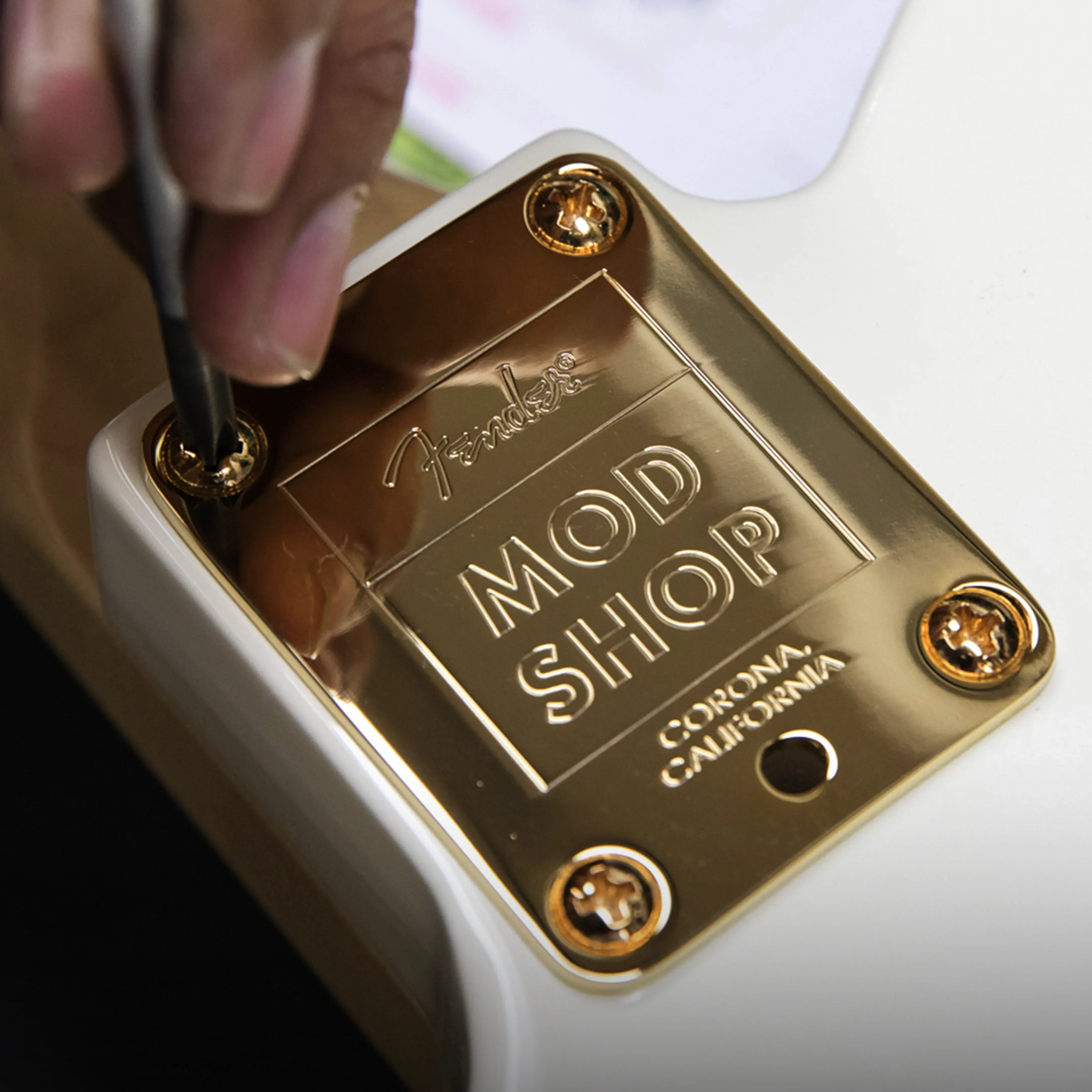 Build Your Custom Guitars & Basses at Fender Mod Shop