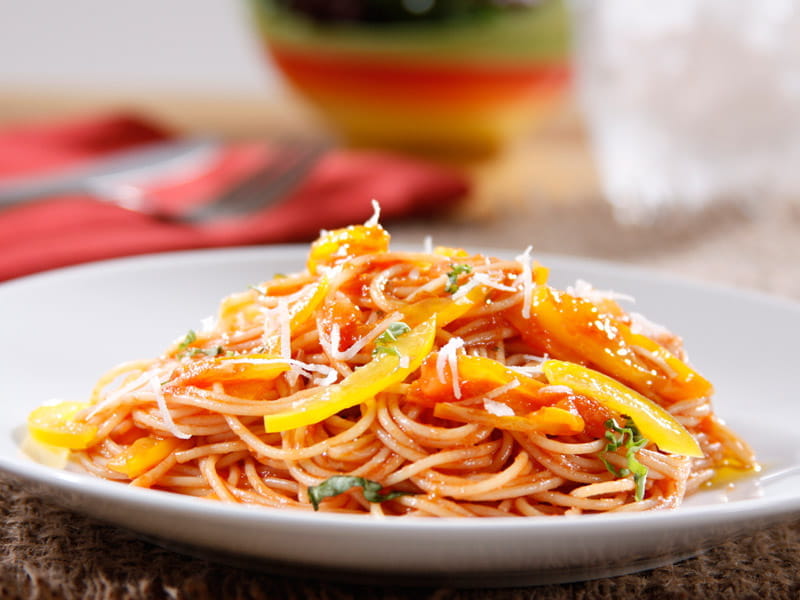 BARILLA TAM BUĞDAY SPAGHETTI SARI BİBER, PARMESAN PEYNİRİ VE BARILLA ...