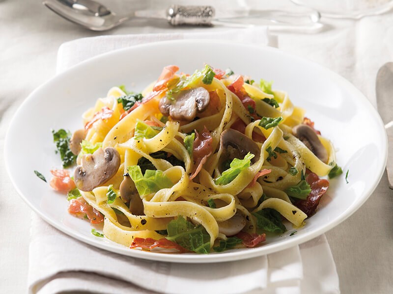Tagliatelle Barilla sa keljem, gljivama i talijanskom slaninom | Barilla