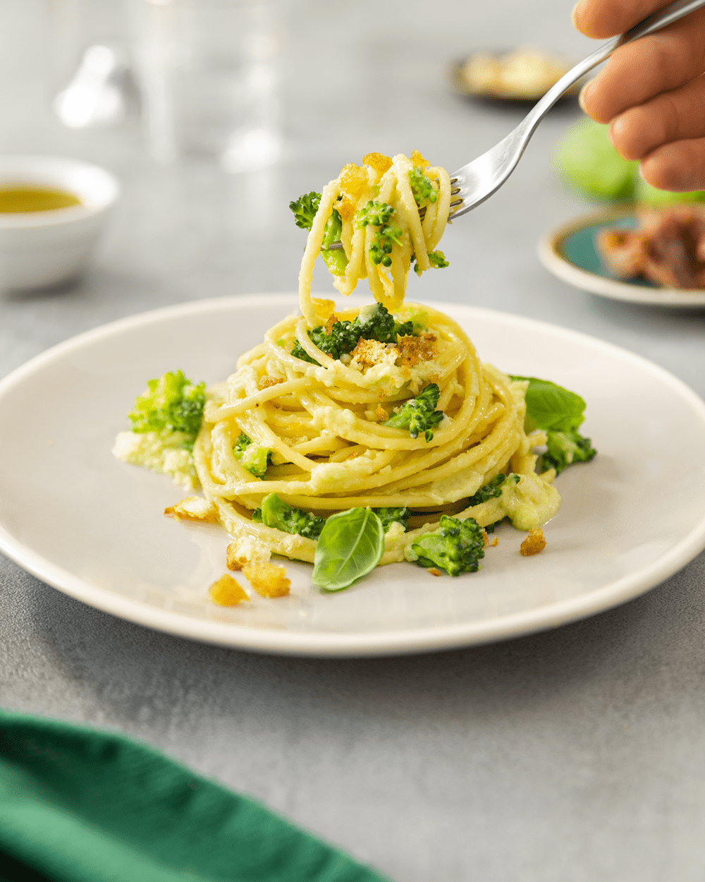 SPAGHETTI ΜΕ ΜΠΡΟΚΟΛΟ ΚΑΙ CRUMBLES ΨΩΜΙΟΥ ΑΠΟ ΨΗΤΕΣ ΑΝΤΖΟΥΓΙΕΣ ...