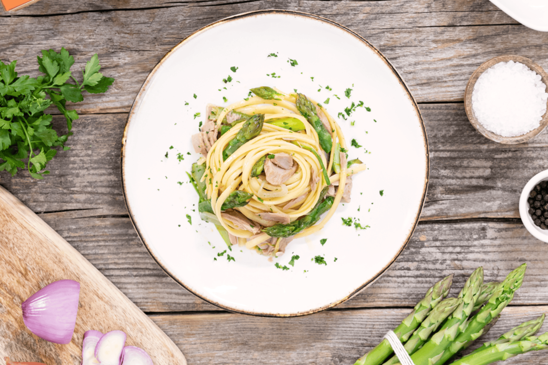 LINGUINE ΟΛΙΚΗΣ ΑΛΕΣΕΩΣ ΜΕ ΤΟΝΟ ΚΑΙ ΣΠΑΡΑΓΓΙΑ | Barilla | Barilla
