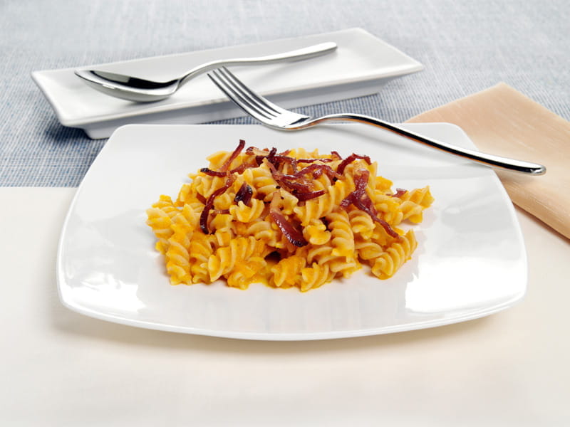 FUSILLI ΜΕ ΚΡΕΜΑ ΚΑΡΟΤΟΥ ΚΑΙ ΤΡΑΓΑΝΟ ΜΠΕΪΚΟΝ | Barilla | Barilla