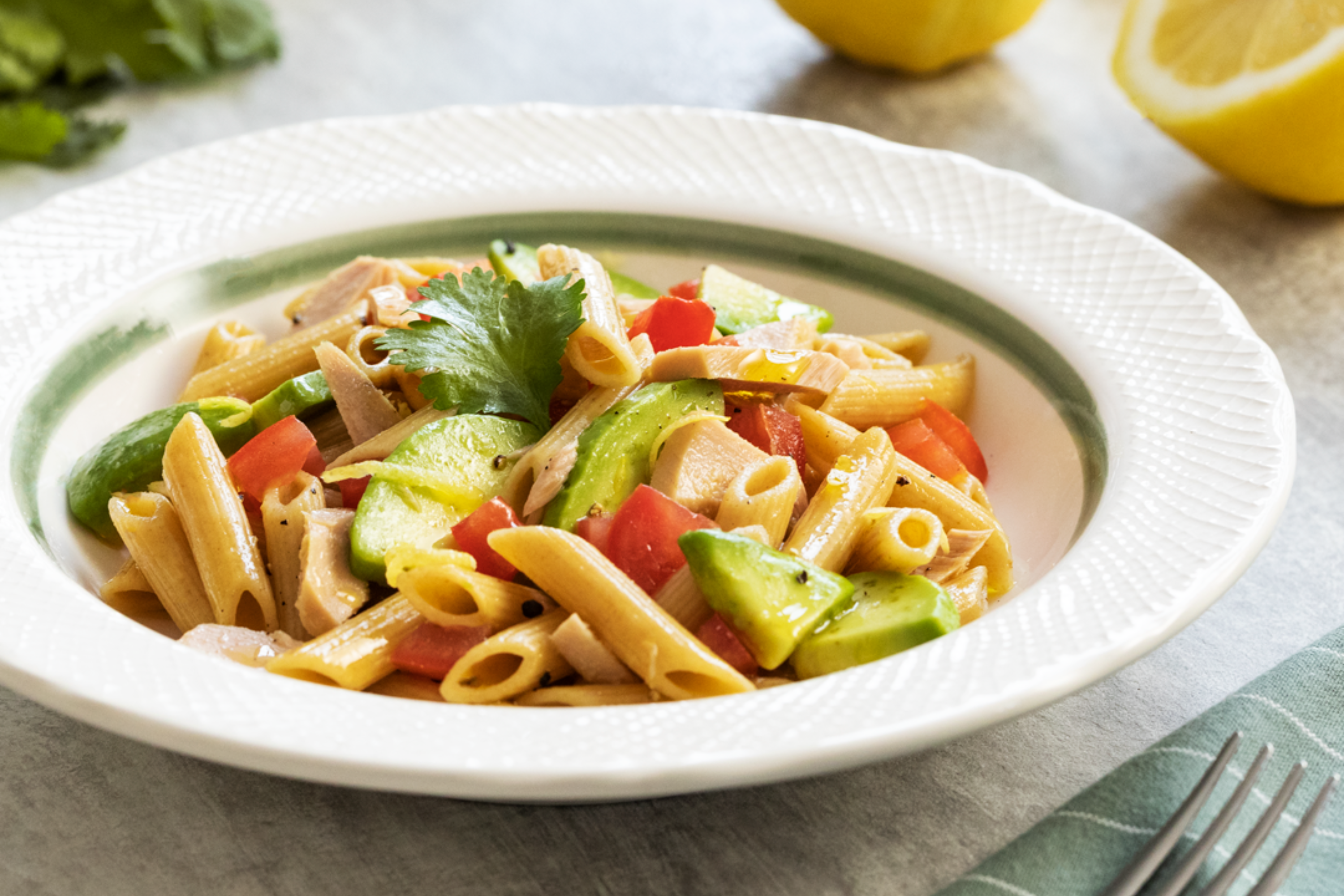 ΣΑΛΑΤΑ ΜΕ PENNE ΟΛΙΚΗΣ ΑΛΕΣΕΩΣ ΤΟΝΟ ΚΑΙ ΑΒΟΚΑΝΤΟ | Barilla | Barilla