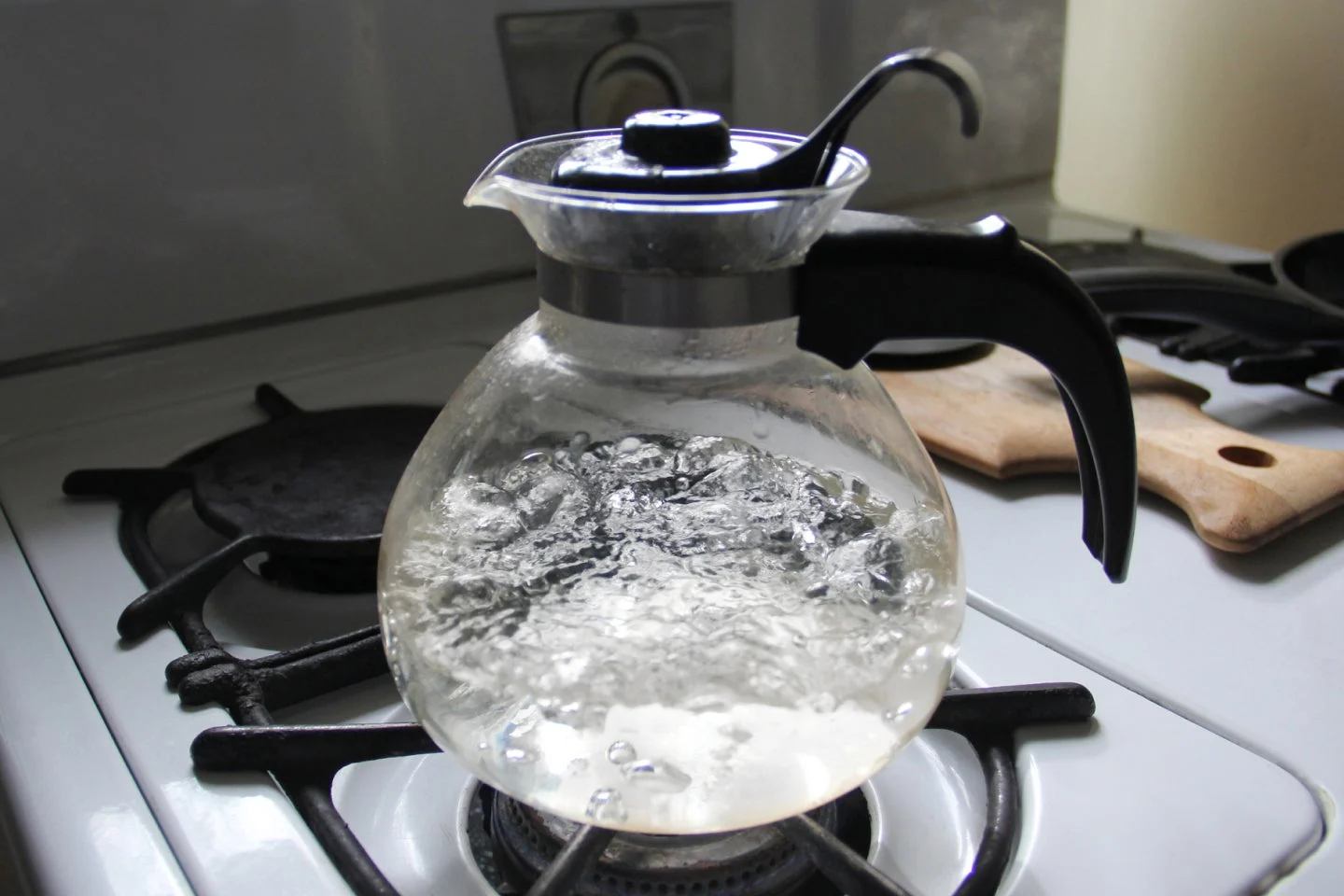 How to Remove Deodorant and Armpit Sweat Stains from Shirts | Clorox™