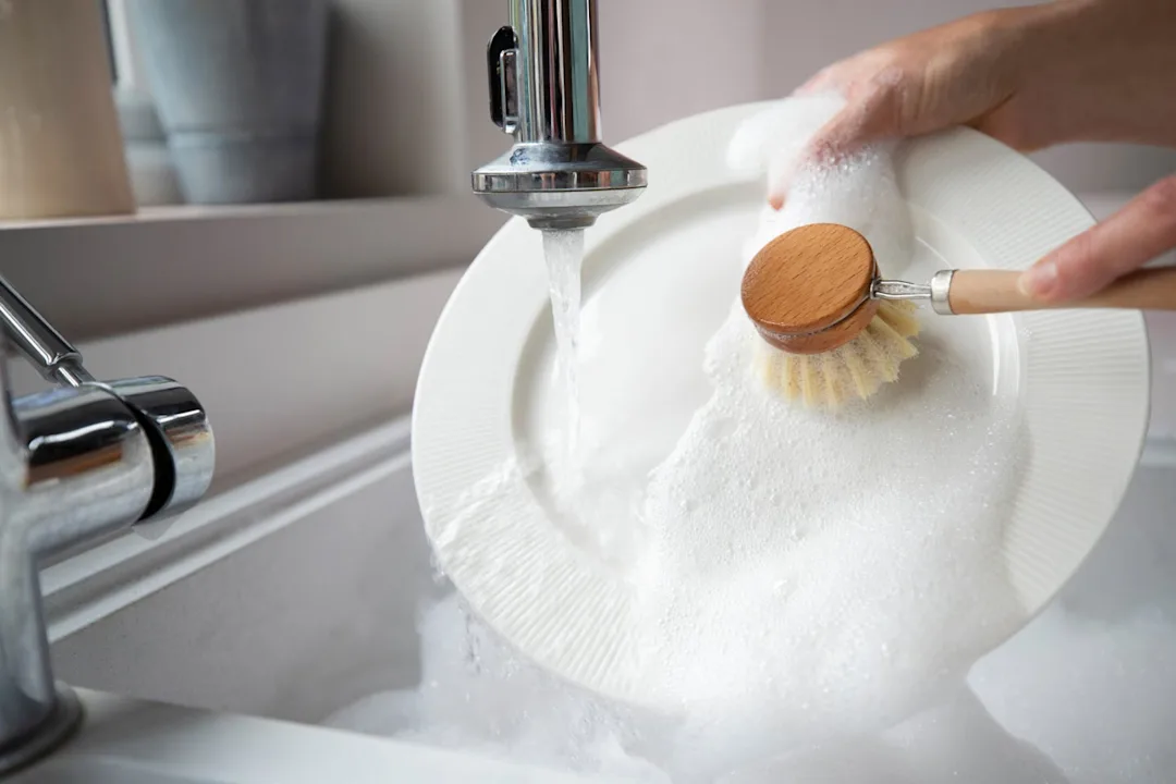How to Sanitize Dishes and Lunchboxes with Bleach | Clorox™