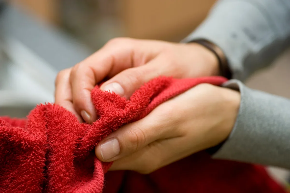 How to Get Olive Oil Stains Out of Clothes | Clorox™