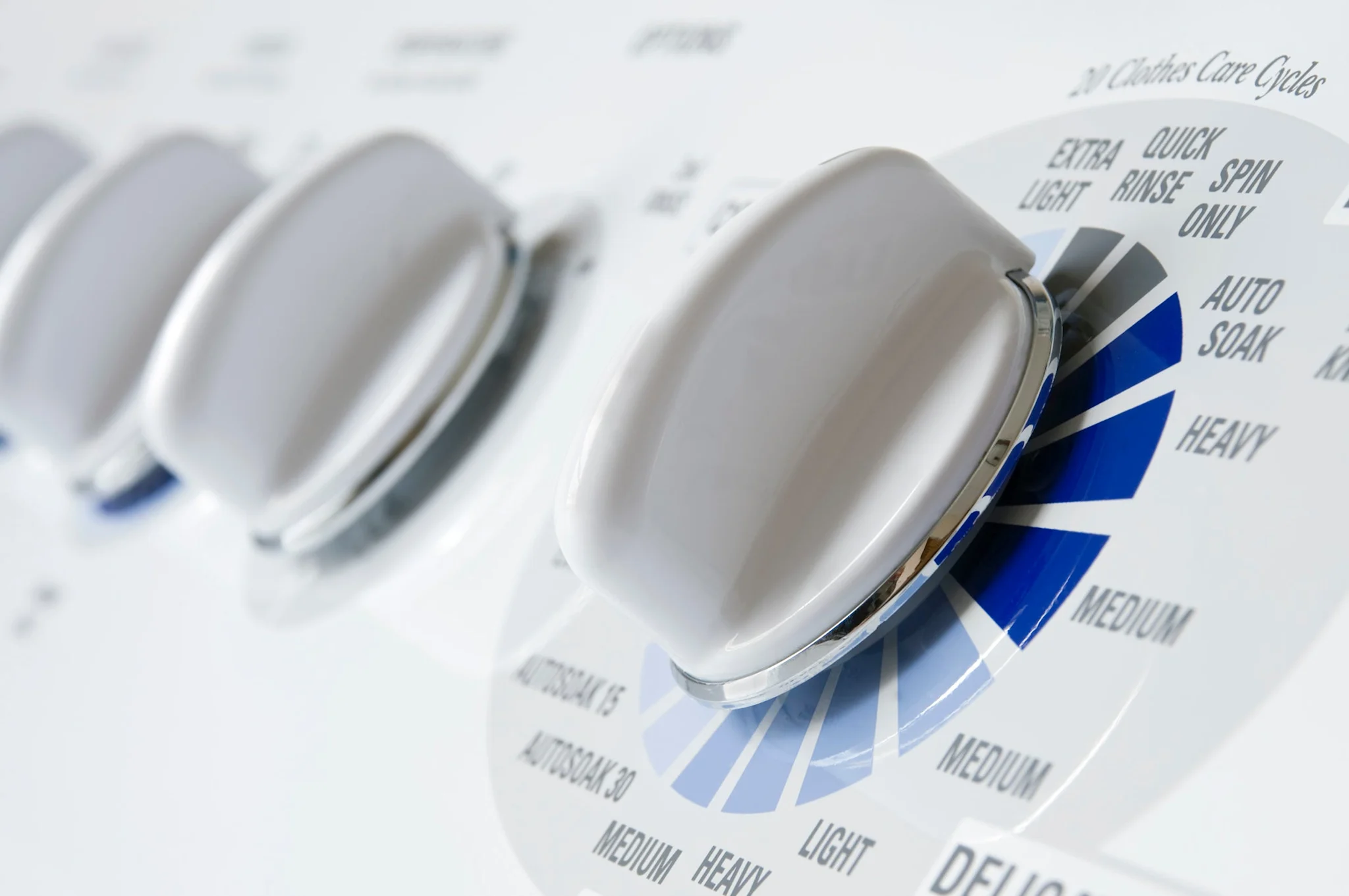 Washing Clothes in Cold Water vs Hot Water | Clorox™