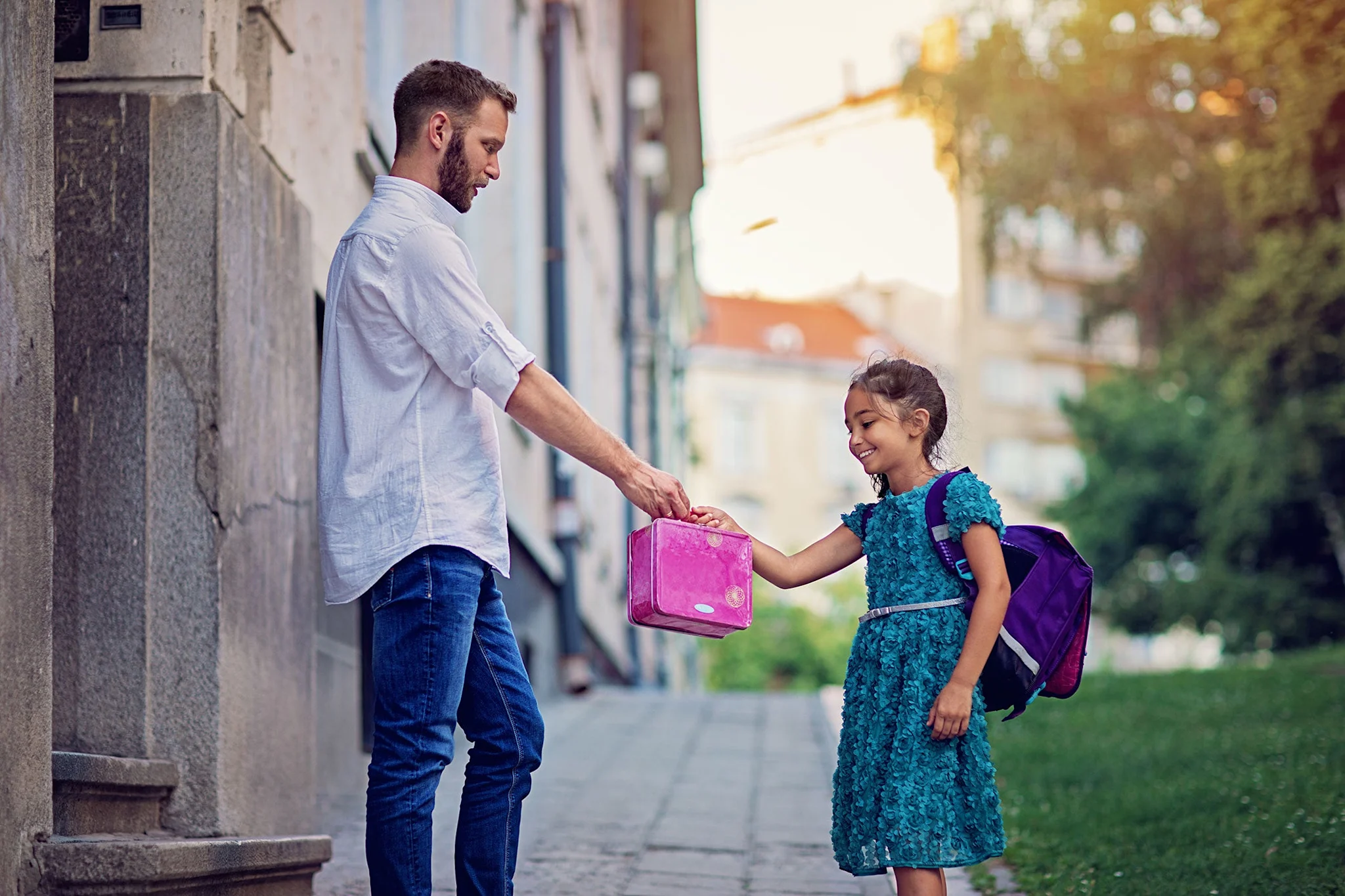 How to Wash, Disinfect & Remove Smelly Odors From Lunch Box | Clorox™