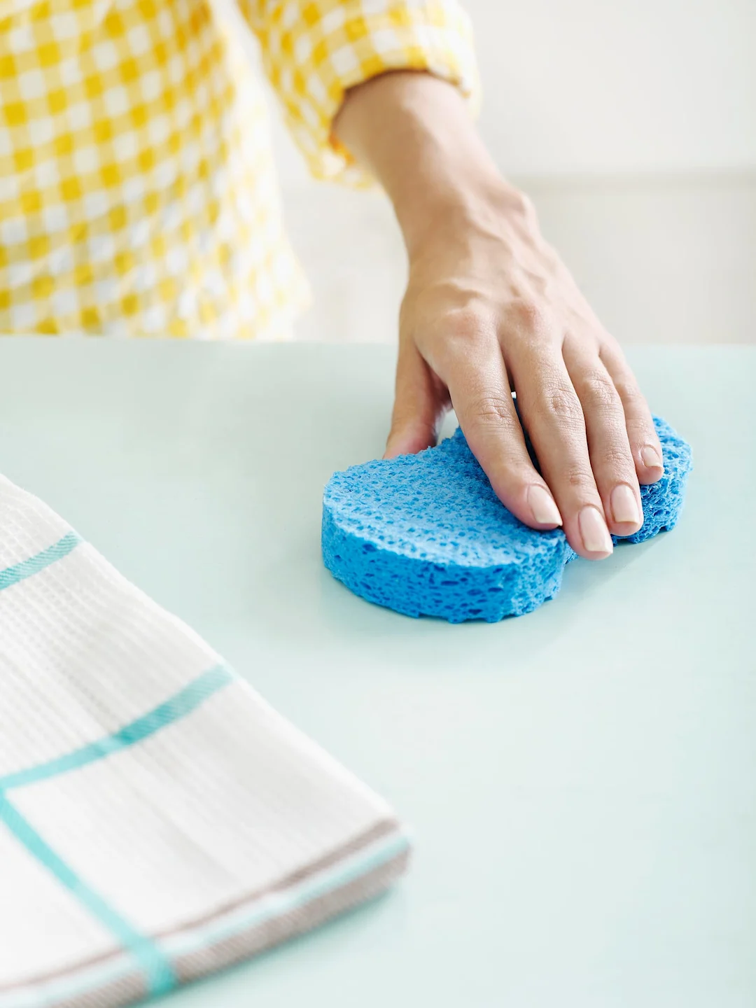 How to Clean Countertops With or Without Bleach | Clorox®