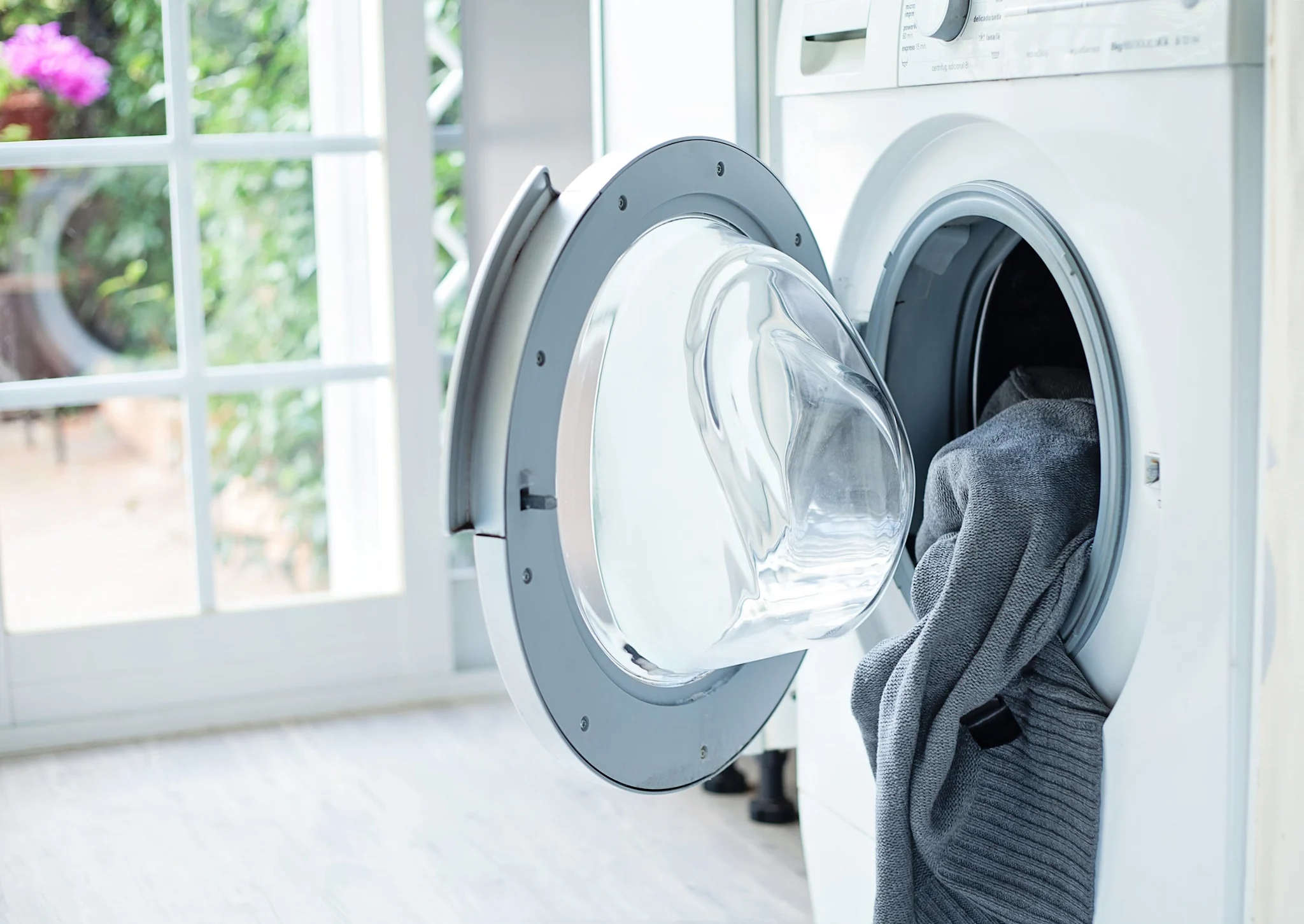 How to Use an HE Washer | Clorox™