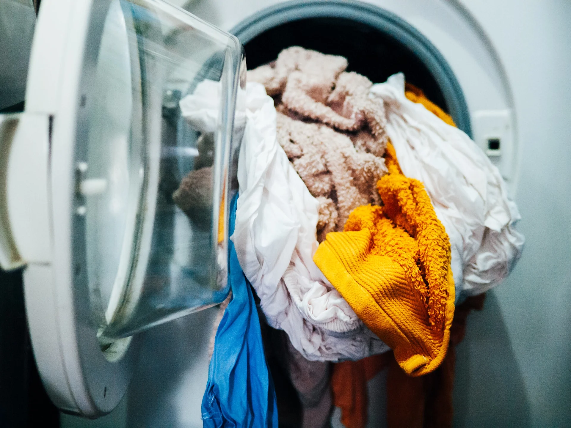 What is Considered a Large Load of Laundry? | Clorox™