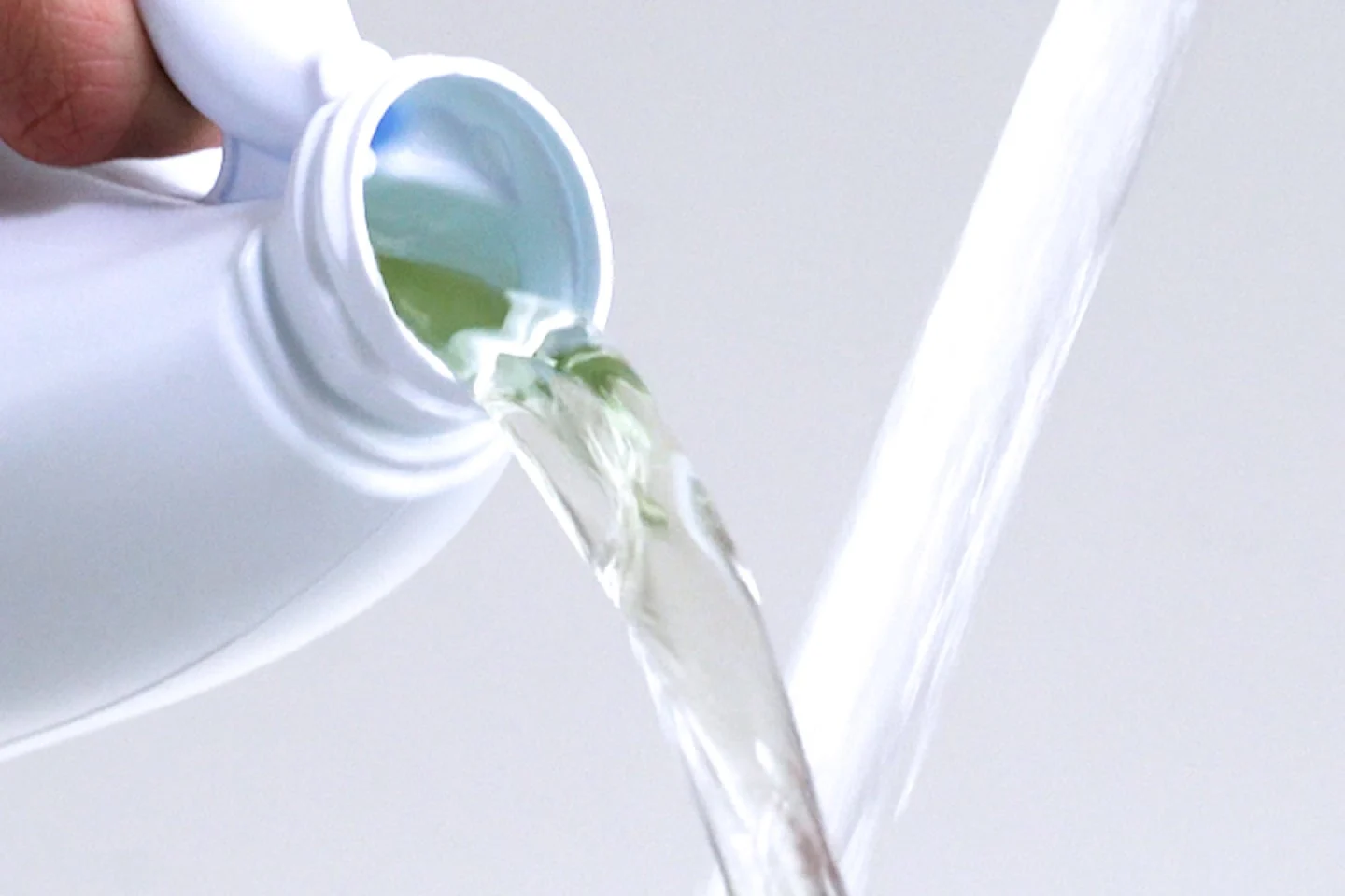 How to Sanitize Dishes and Lunchboxes with Bleach | Clorox™