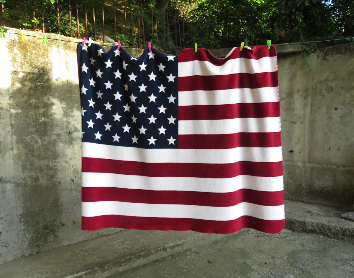How to Wash a Nylon American Flag | Clorox™