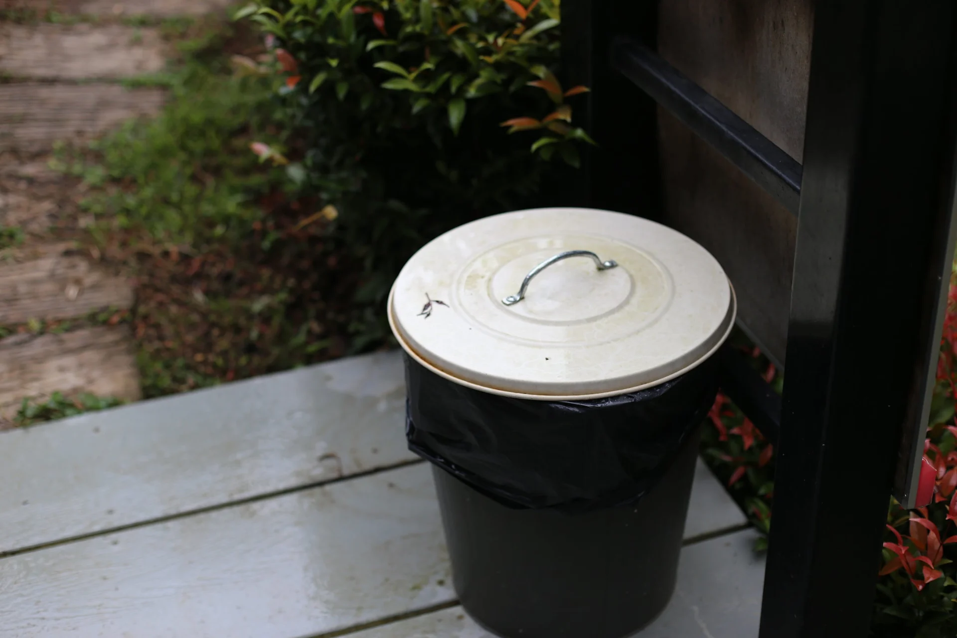 How to Clean a Garbage Can With Bleach | Clorox™