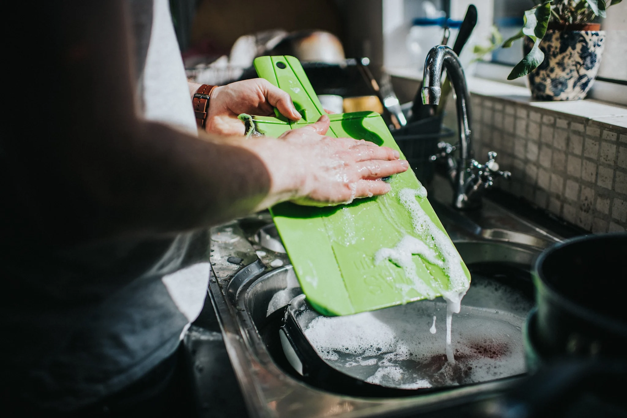 How to Clean and Sanitize a Cutting Board | Clorox™