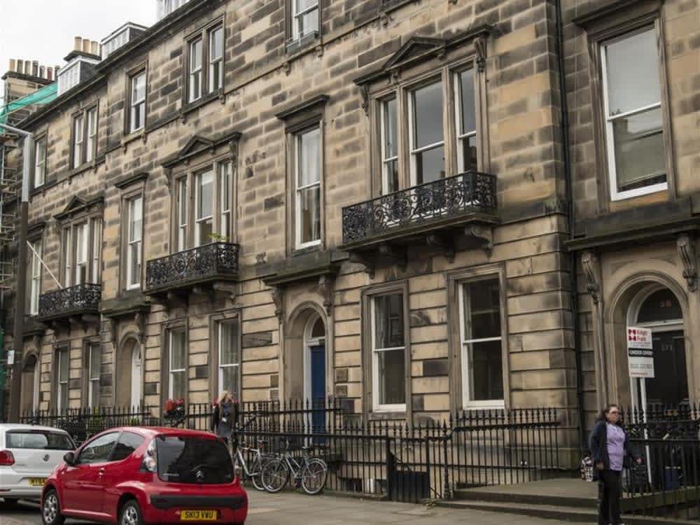 CES - Centre English of Studies Edinburgh | 新しい時代の留学 CES - Centre English of Studies Edinburgh | 新しい時代の留学