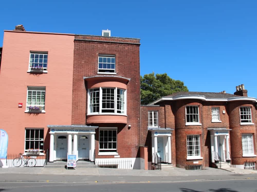 Lewis School of English | 新しい時代の留学