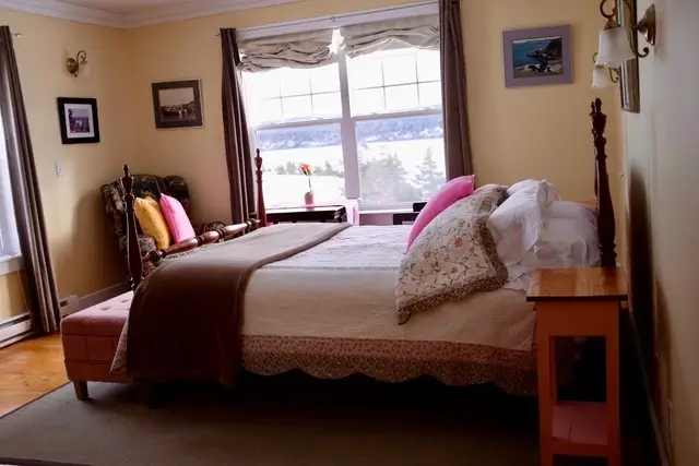 Bread & Cheese Country Inn | Stone Ducky Restaurant