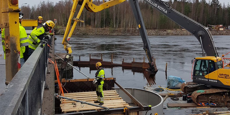 Tornan sillan betonirakenteet suojattiin vedeneristysaineilla | Masino ...