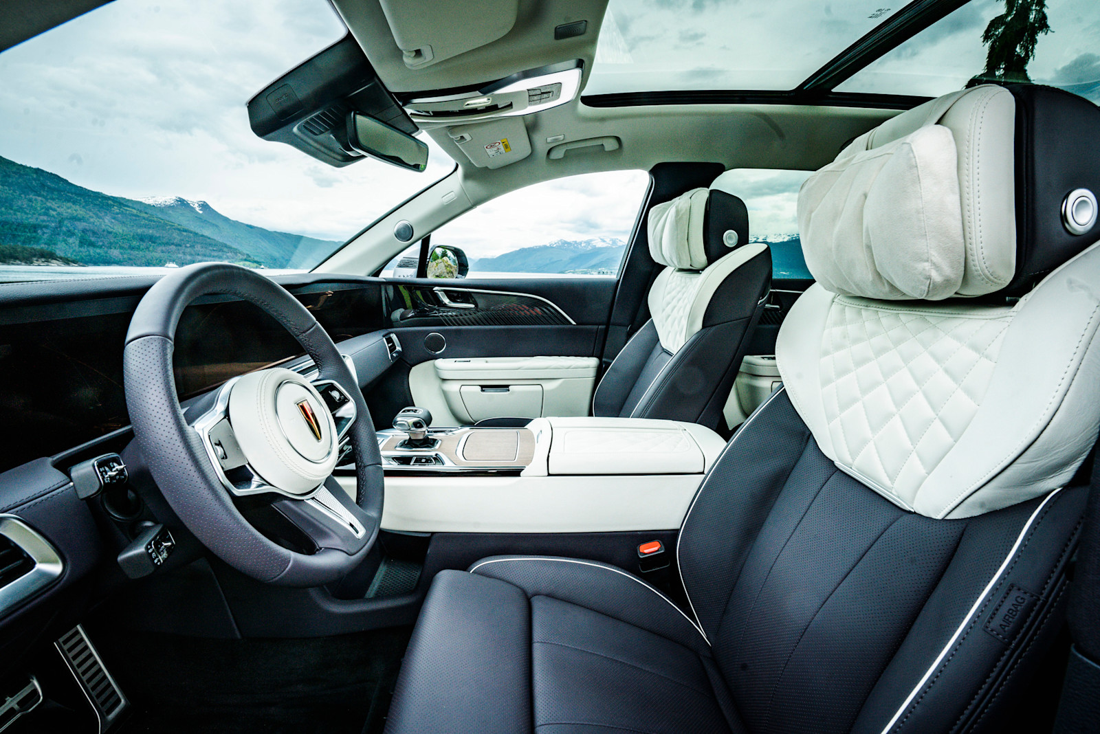 HONGQI E-HS9 er en stor SUV og premium elbil med firehjulstrekk.