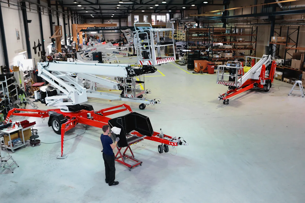 High- quality mobile elevating work platforms