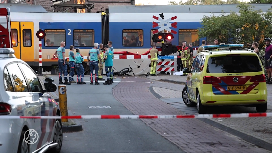 Persoon overleden na aanrijding met trein op overweg bij Overveen ...