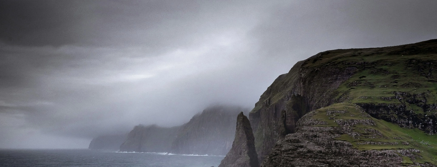 Power vs Influence in Leadership: Enhancing Team Dynamics