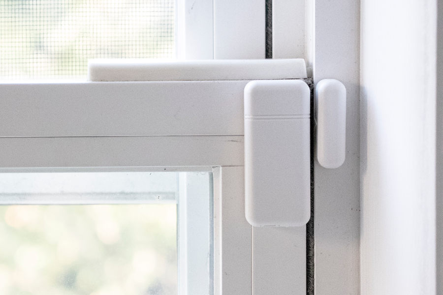 Double Hung Windows: How to Apply Window Sensors