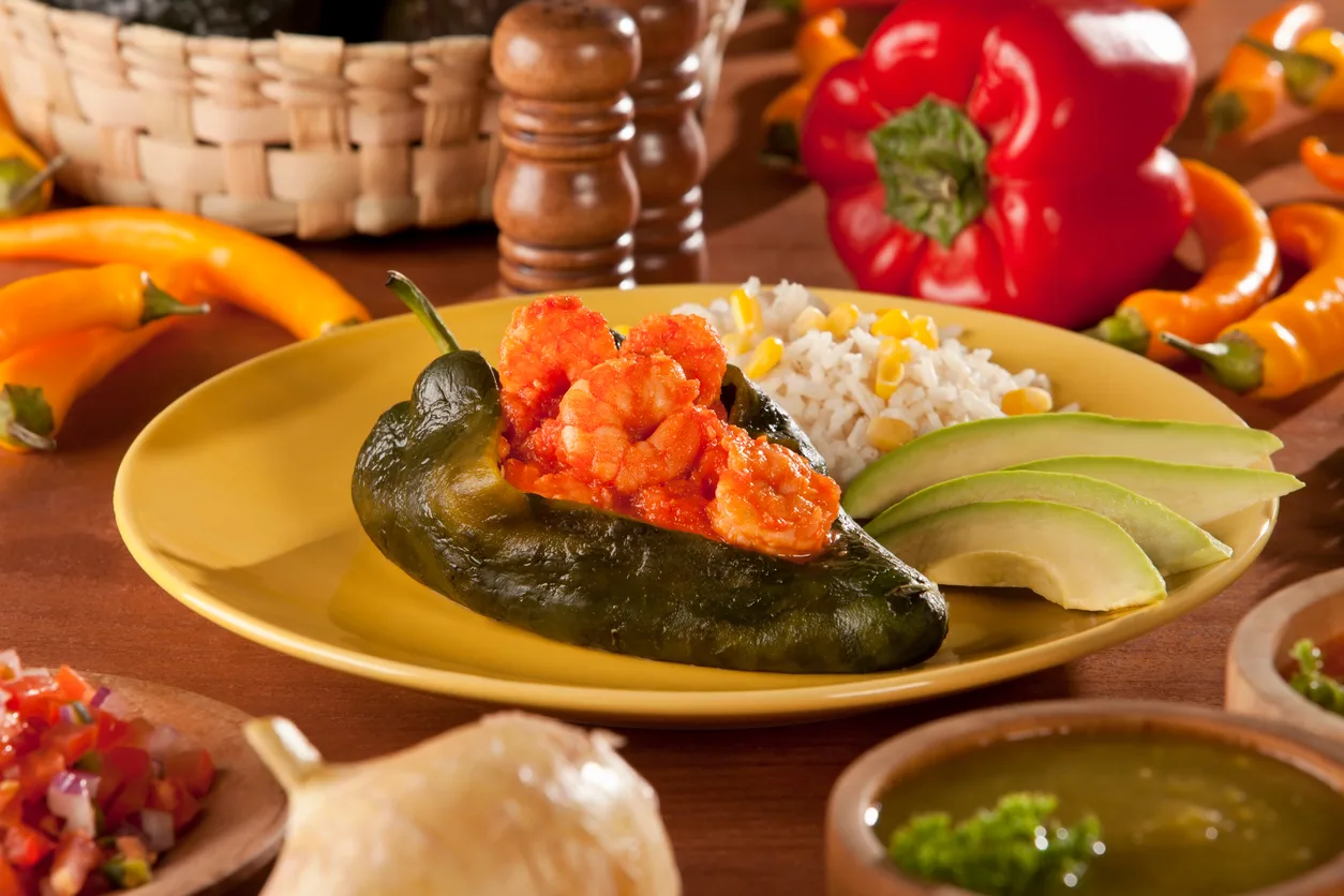 Chiles rellenos, un platillo mexicano deliciosamente picante