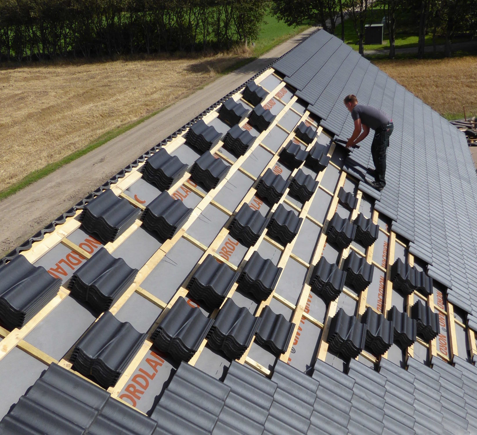 Betontagsten fra BMI Group letter arbejdet på tagene | BMI Danmark