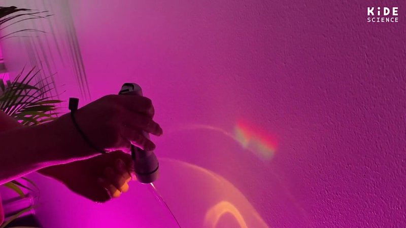 Fun science & arts experiment about colors, rainbows & more