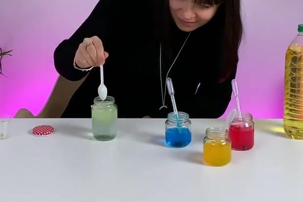 Fun science & arts experiment about solubility, vortexes & more