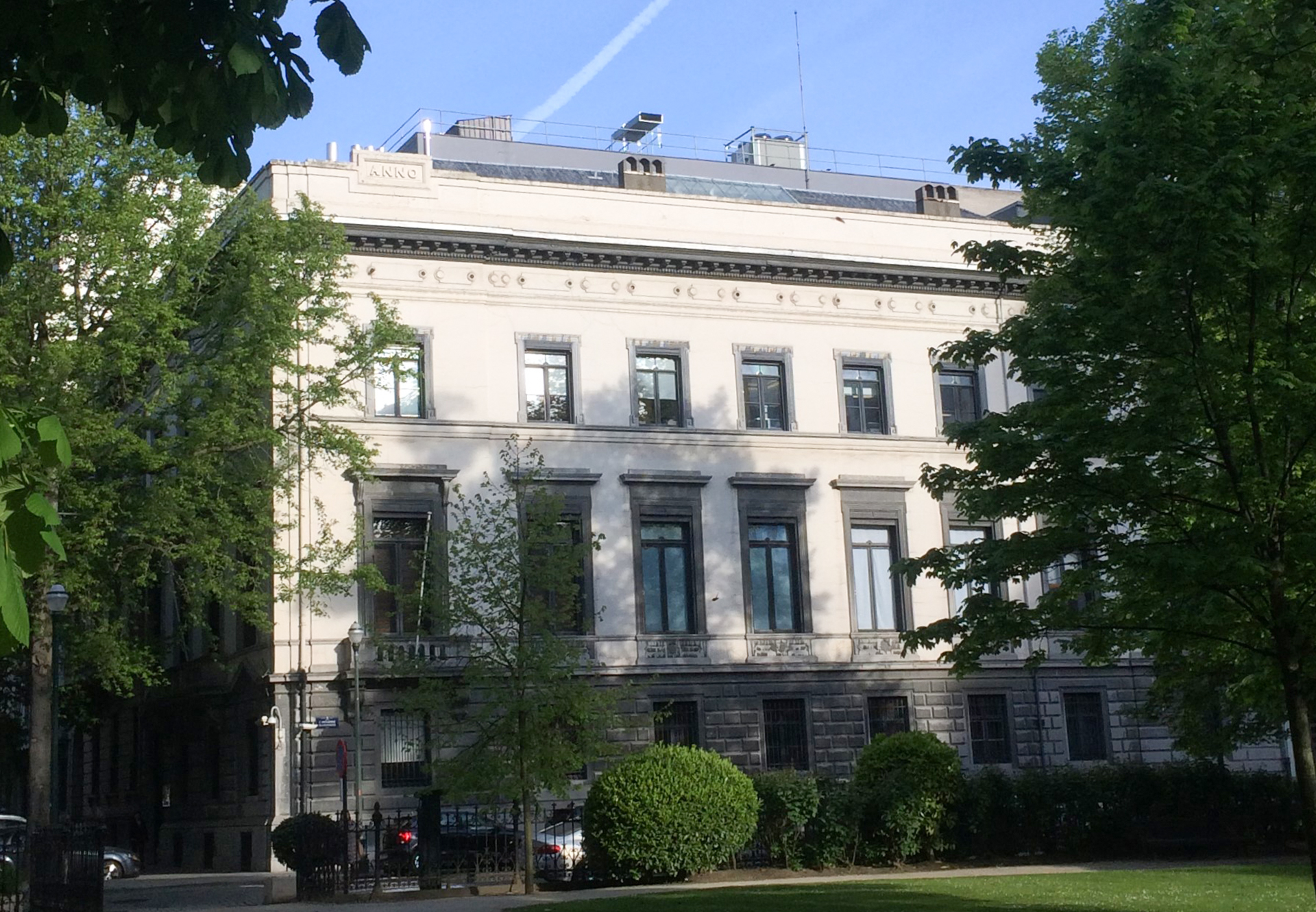 Contact Bank Degroof Petercam I Contact & address details