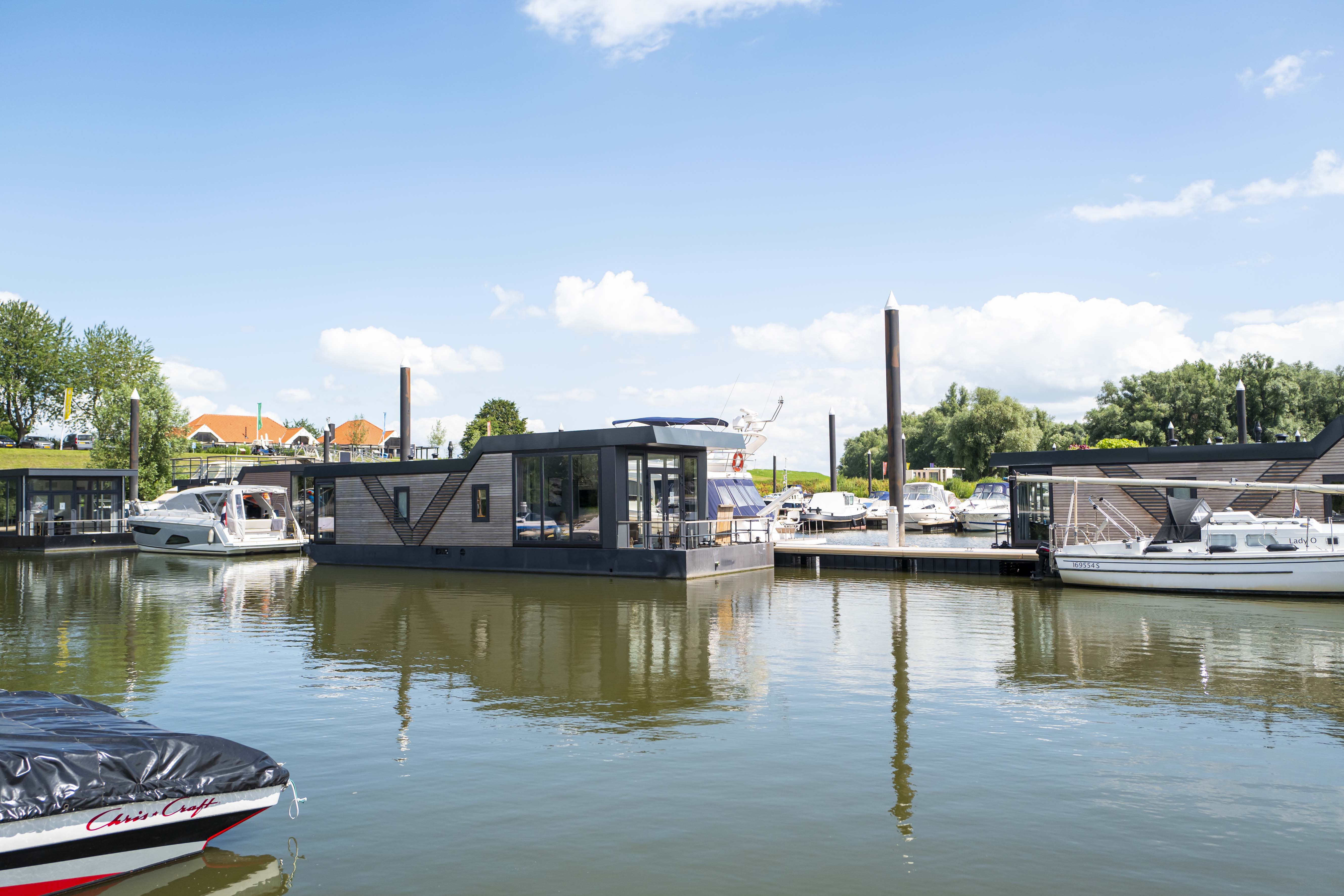 Woonboot huren | Bijzonder overnachten | EuroParcs