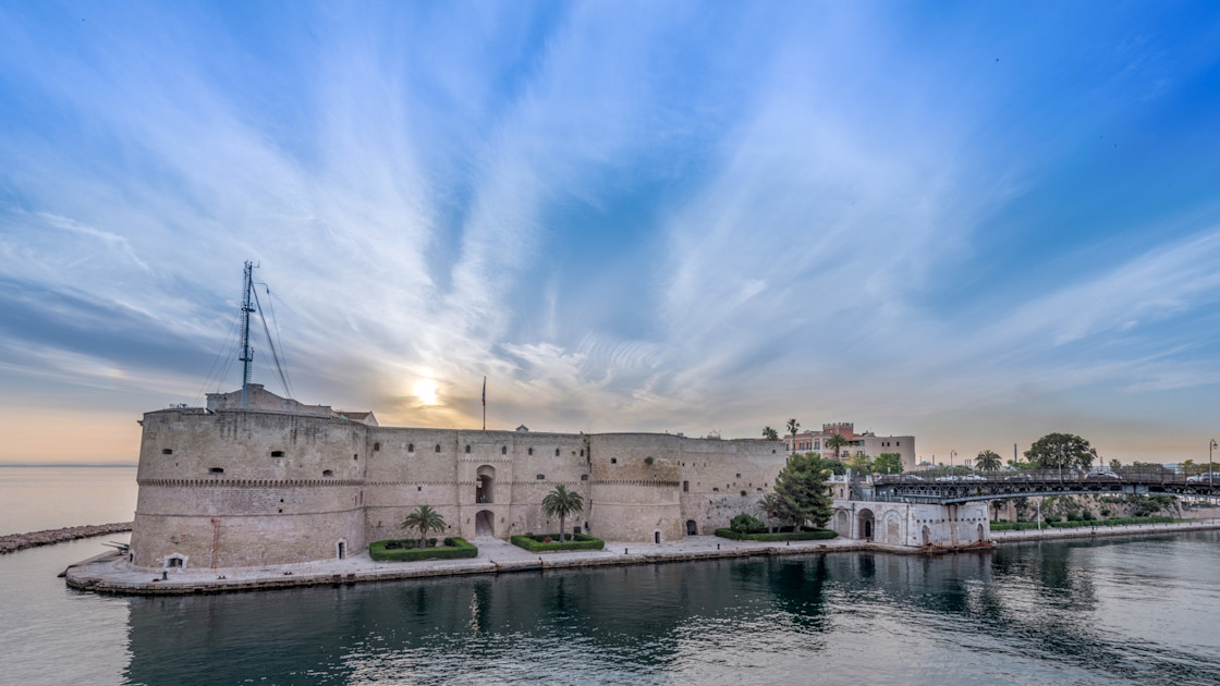 Kreuzfahrten ab & nach Tarent - Hafeninfos & Angebote