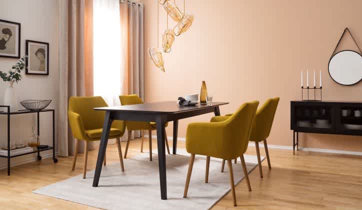 1. Senfgelb mit Pastellfarben