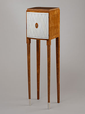 Exaggerated Proportions - Minnie Muse