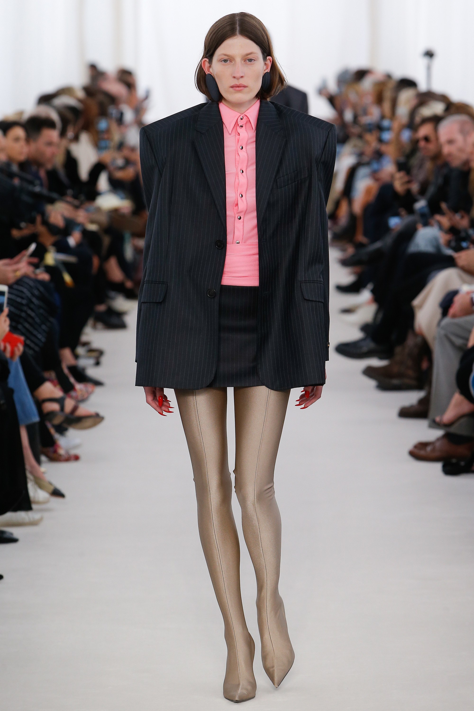 Exaggerated Proportions - Minnie Muse