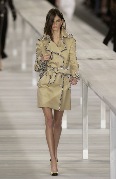 Chanel S/S 2004 - Minnie Muse