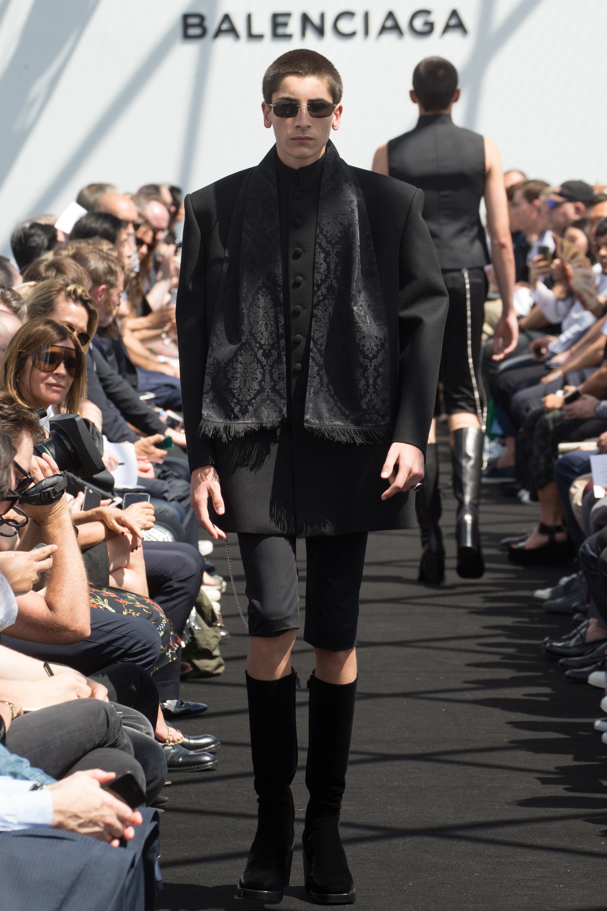 Exaggerated Proportions - Minnie Muse