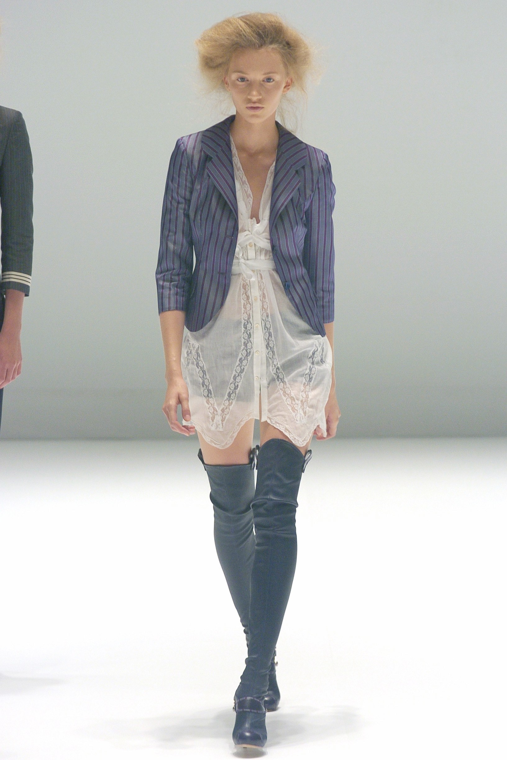 Alexander McQueen S/S 2005 - Minnie Muse